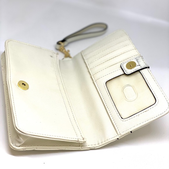 Kohl's | Bags | Kohlsnewivory Quilted Wristlet | Poshmark